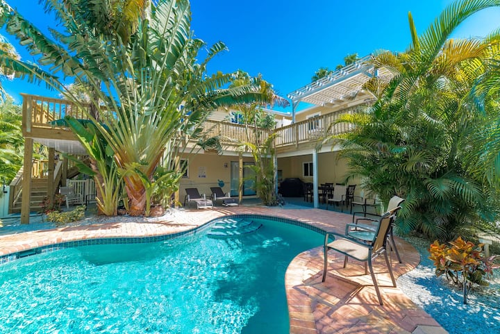 Island Girl West – Deck, Pool, Steps To Beach - Holmes Beach, FL