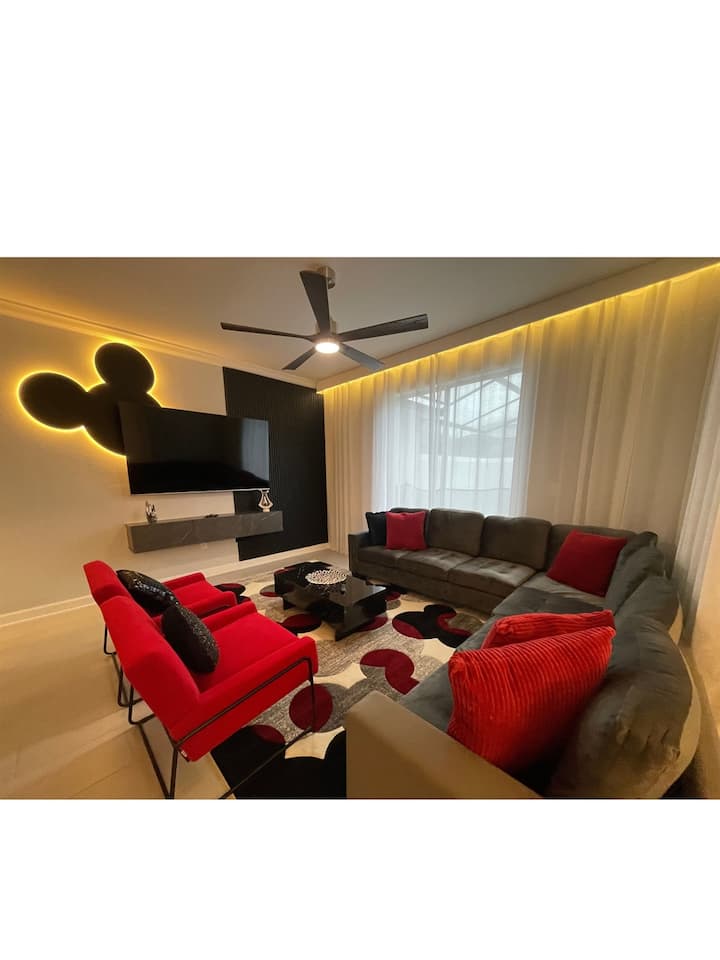 Enchanted Themed-house At Storey Lake - Lake Buena Vista, FL