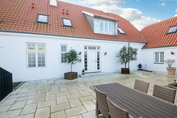 Modern City Oasis 020245 - Skagen