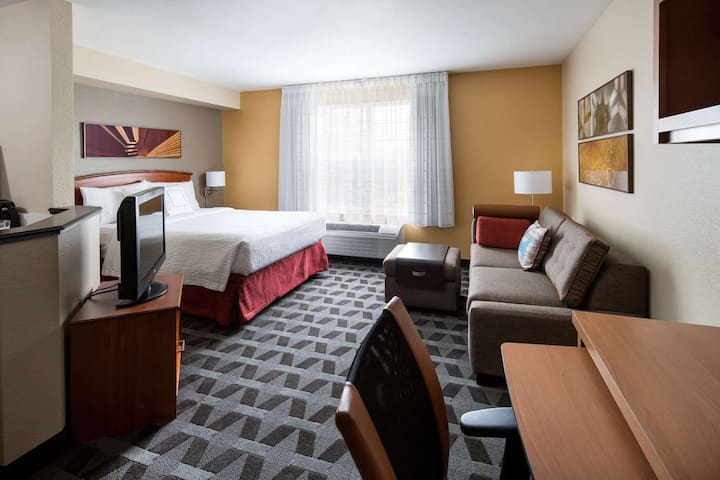 3 Posh Units! Pet-friendly, Near Cedar River Trail - Renton, WA