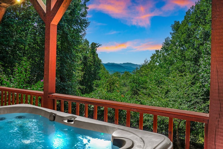 Hot Tub, Dogs Ok, Game Room, Theater, Epic Playset - Pigeon Forge, TN