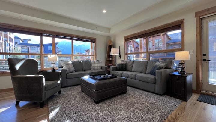 Panoramic Views - 3 Bedrooms In White Spruce Lodge - Canada