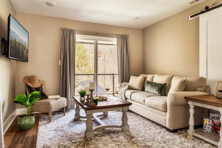 Skipthehotel! Luxechalet Apartment~g-burg 3minutes - Gatlinburg, TN