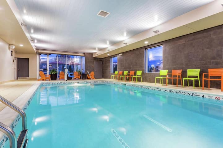 3 Pet-friendly Units! Pool, Free Breakfast! - Albany, NY