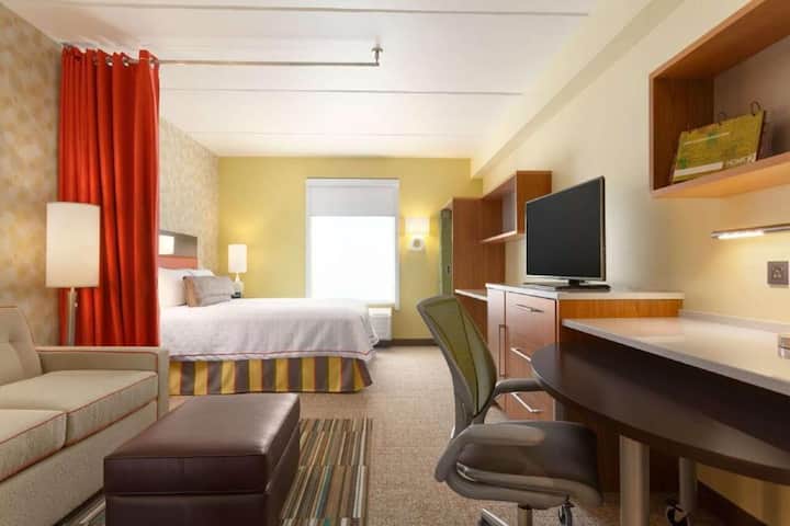 Relax In Style! 2 Units W/ Kitchen, Onsite Pool! - Albany, NY