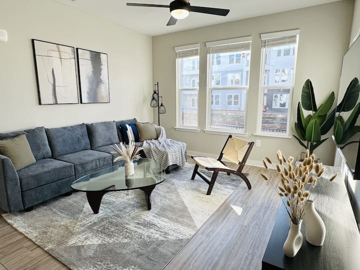 Luxurious, New Apt | Pool | Long Stays - Athens