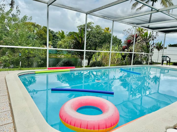 Serenity Spot W/d Pool, Lake, River & Canal View - Sunrise, FL