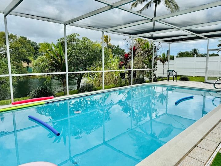Serenity Spot W/d Pool, Lake, River & Canal View - Sunrise, FL