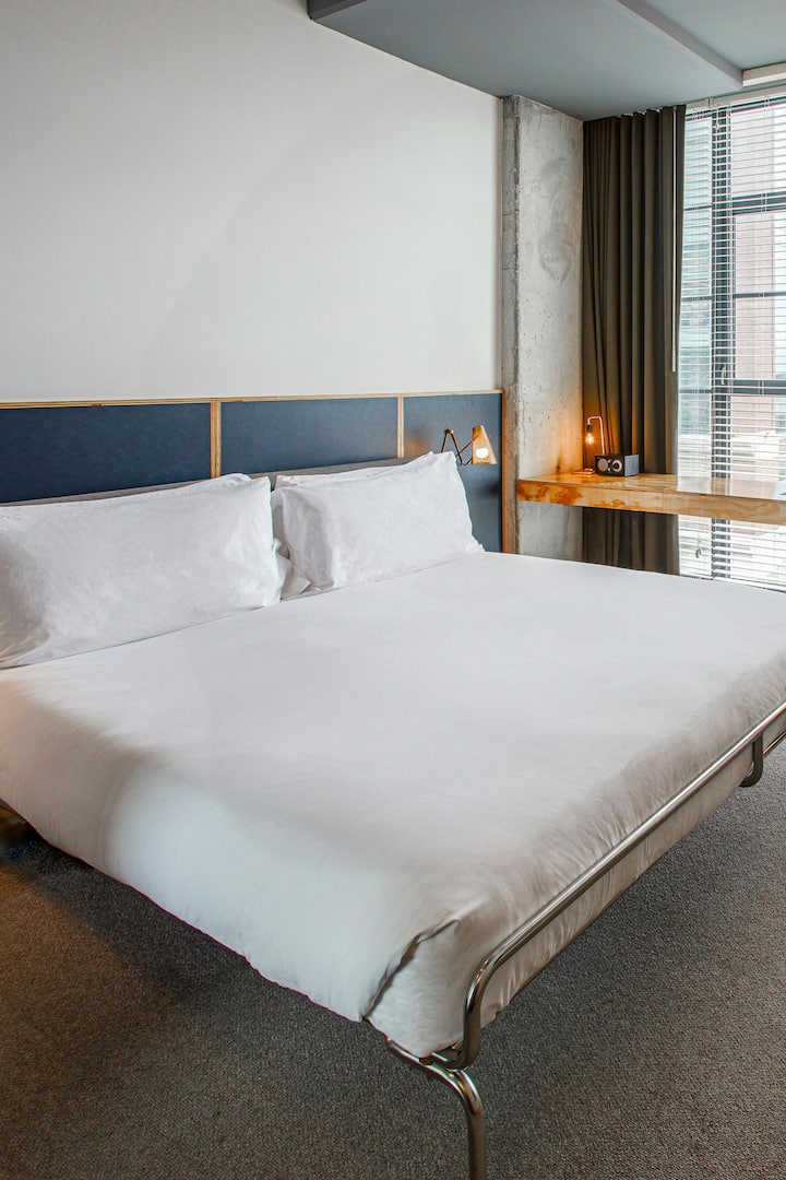 Classic Clean Lines And Fully Stocked Minibar - Chicago, IL