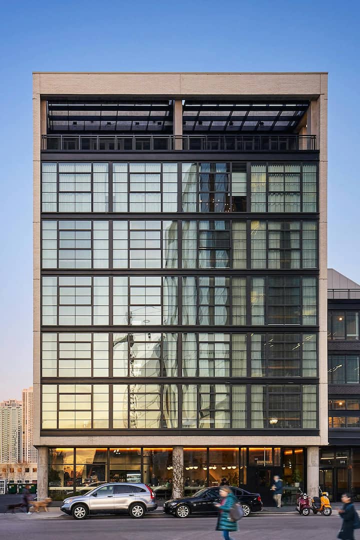 Modernist Vibe Rooted In Nature - Chicago, IL