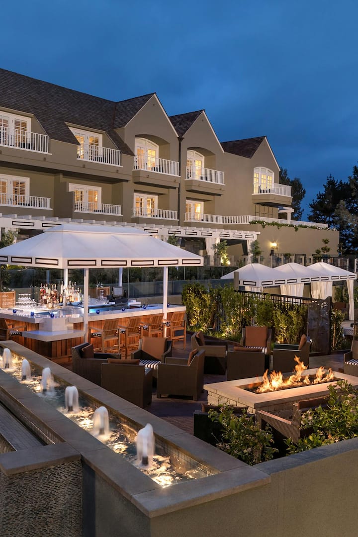 Sophisticated Coastal Vibe With Sunny Terrace - Del Mar, CA