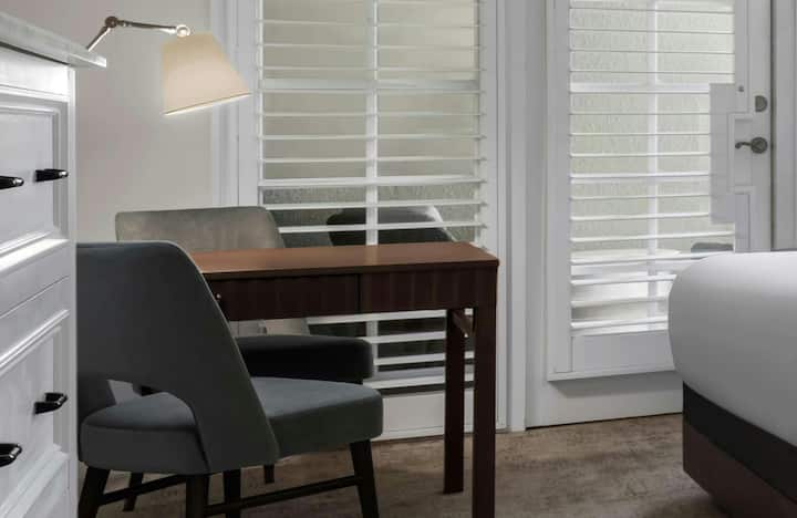 Open-air Patio With Marble Bath & Resort Views - Del Mar, CA