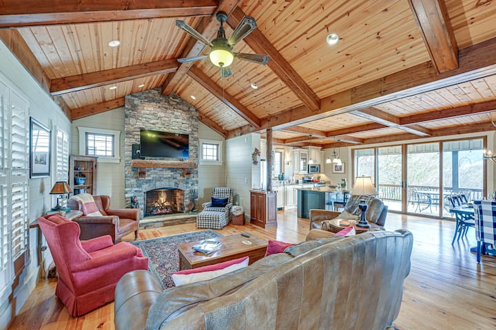 Mountain-view Georgia Cabin W/ 2 Decks - Dillard, GA