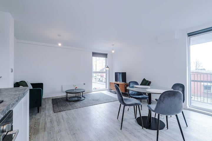 2br Scenic View• Salford •Wifi •Kitchen • Deals - Manchester