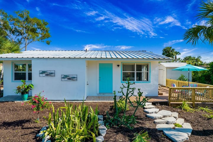 Ocean Bike Ride, 2bedrm, 2bath, Hot Tub, Sleeps 6 - Naples Park, FL