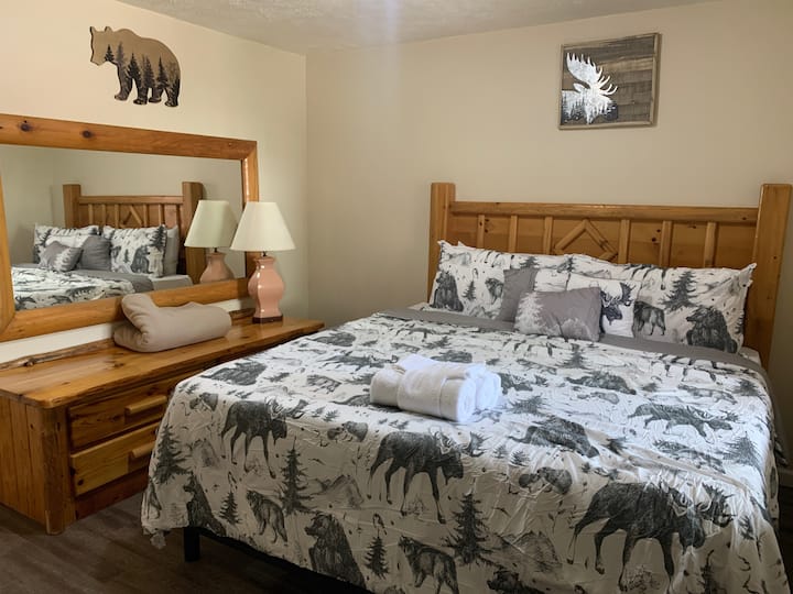 Meadow | 2br,1ba, Cabinesque Motel In Ohiopyle - Ohiopyle State Park, Ohiopyle