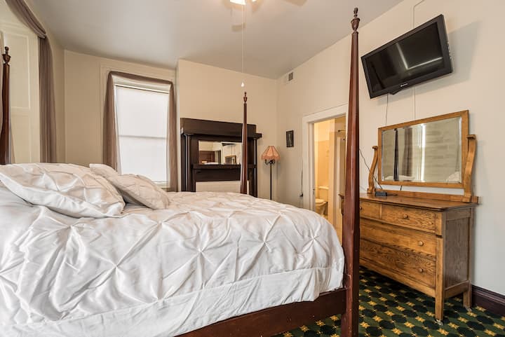 The Titlow | Historic Victorian Inn Room - Ohiopyle, PA