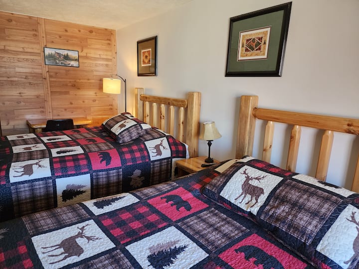 Swimmers | 1br,1ba, Cabinesque Motel In Ohiopyle - Farmington, PA