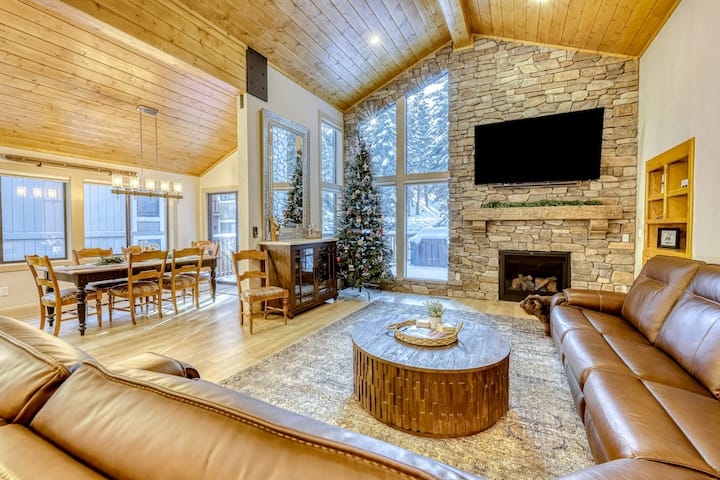 6br With Movie Theater & 9-person Hot Tub - North Lake Tahoe, CA