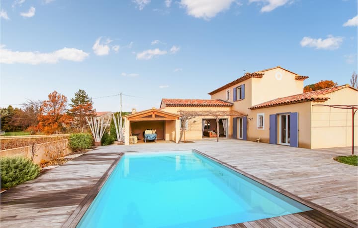 Lovely Home In Pourrières - Trets