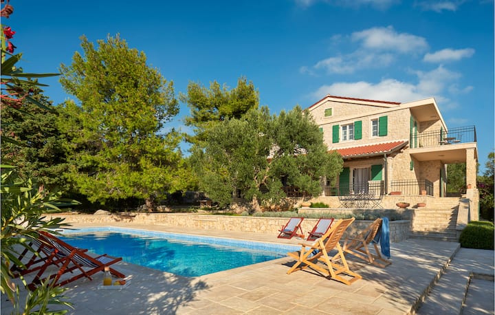 Luxurious Home In Lun - Rab