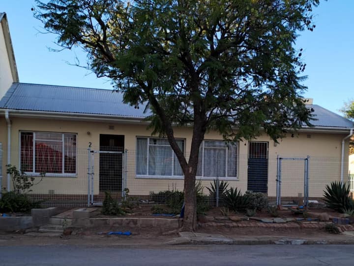 Ideal One Bedroom Apartment Unit 1 - Beaufort West