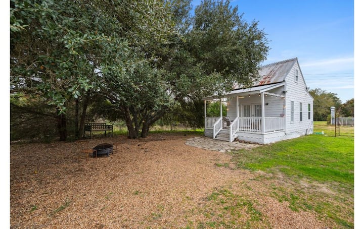 Enchanting Casita, 5 Minutes To Round Top! - Round Top, TX