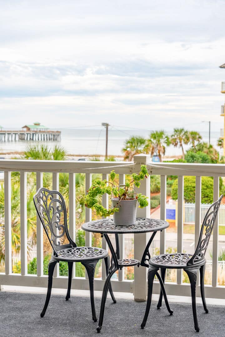Ocean View Balcony, Walk To Beach & Town -Ppv C201 - Folly Beach, SC