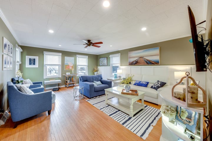 Near Lake Mary! Family-friendly Twin Lakes Home - Lakeside Beach, Genoa City