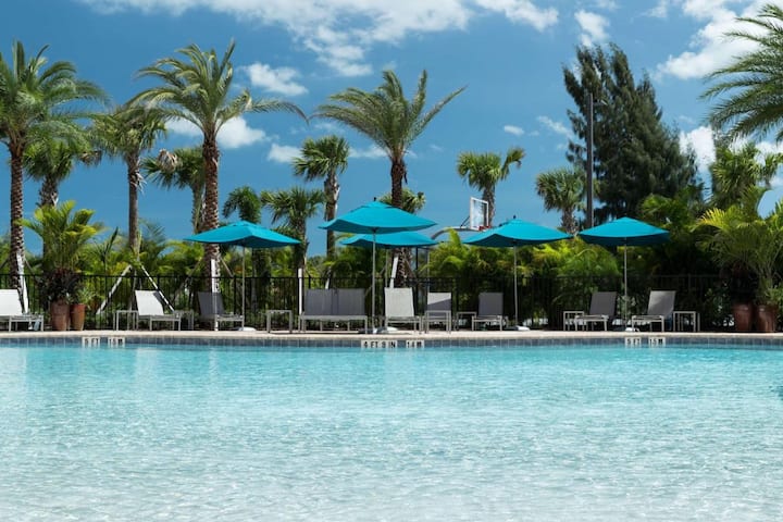 Best Place To Unwind! 3 Comfortable Units, Pool - Cape Canaveral, FL