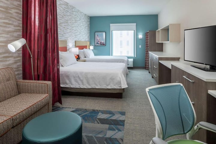 Relax In Style! 2 Units W/ Kitchenette, Pool! - Cape Canaveral, FL