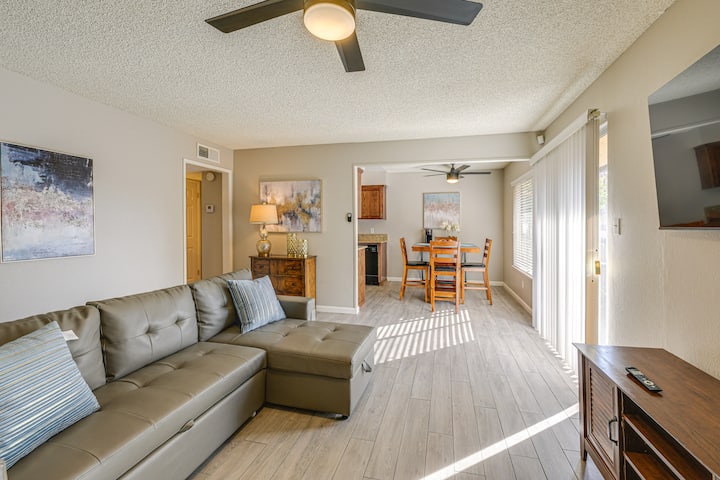 Cozy Fresno Condo W/ Balcony & Pool Access - アメリカ フレズノ, CA