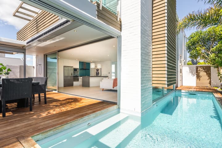 Beachside Retreat With Private Pool - Papamoa