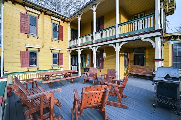 Historic Chambersburg Home W/ Pool + Game Rooms! - Chambersburg
