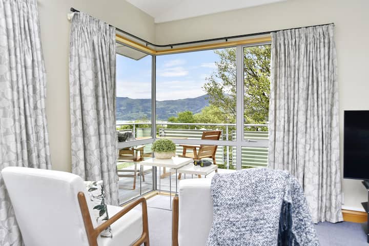 Views + Quiet, Akaroa Retreat- Pet Friendly - Akaroa