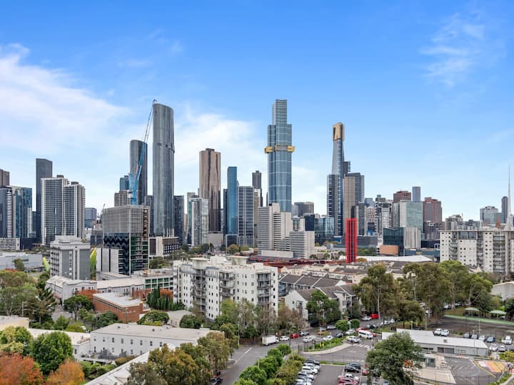 Pablo - Stylish Plus Views *Pool Gym Parking Wifi - Melbourne