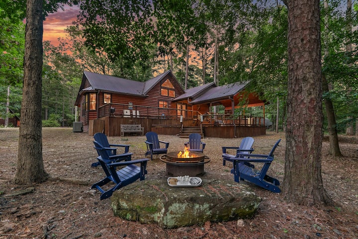 New! Near Casino Cabin, Hot Tub, Fire Pit - Broken Bow, OK