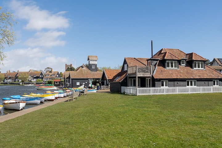 Boat Shelter Cottage - Aldeburgh