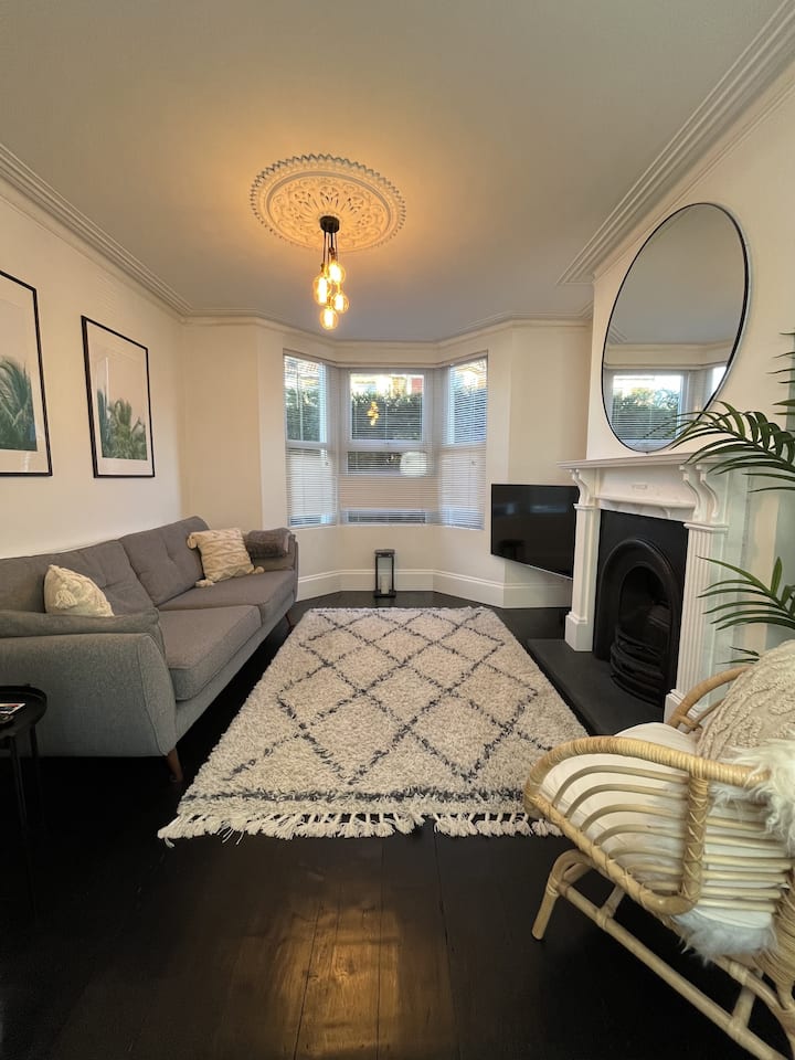 Restored Victorian Home With Private Garden - Brístol