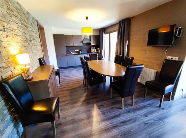 Superb 4 P Apartment In Chalet - Isola 2000