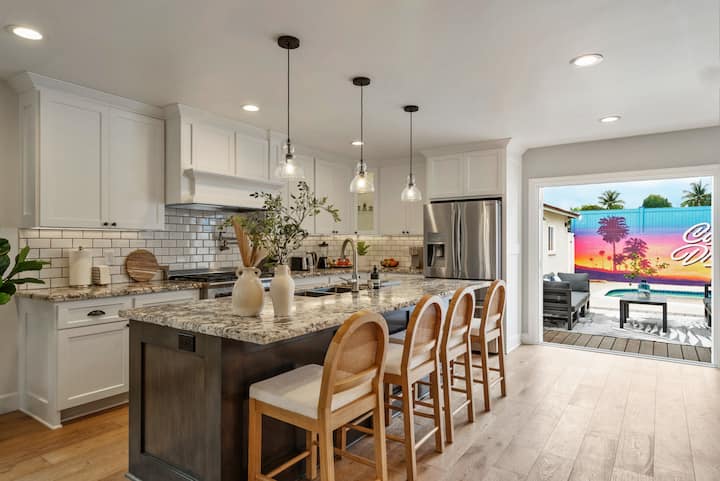 Lux Coastal Dream: Heated Pool Near Beach/disney - Long Beach, CA