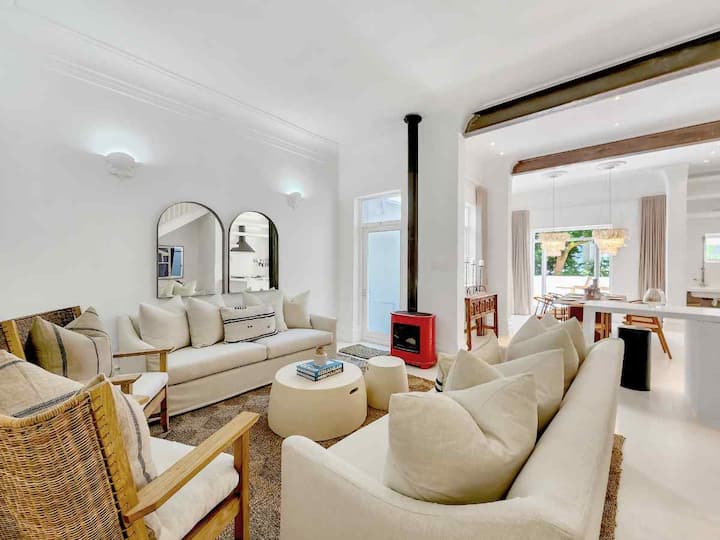 Modern 4-bed Villa Green Point W Patio & Parking - Camps Bay