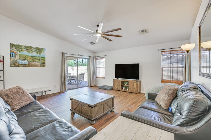 Surprise Vacation Rental W/ Large Yard & Fire Pit! - Surprise