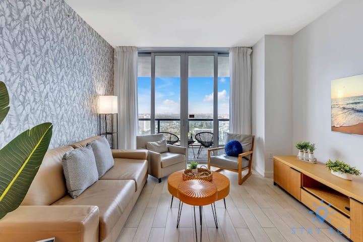 Condo With Stunning Views + Pool + Gym - Hallandale Beach