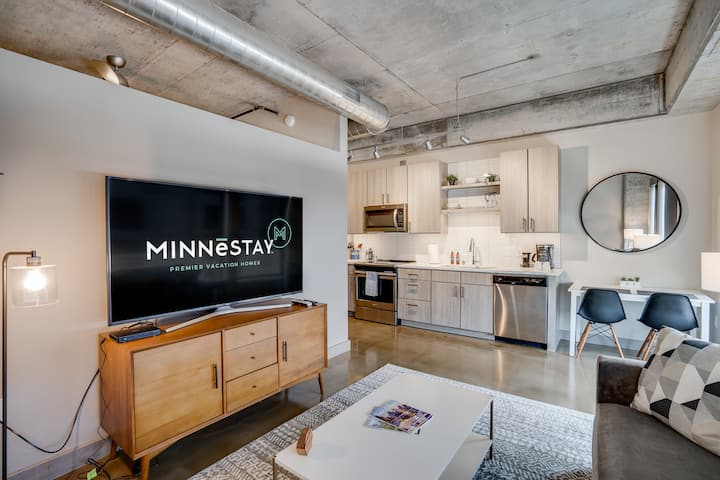 Minnestay* Sable 306 | North Loop | Target Center - Minneapolis, MN