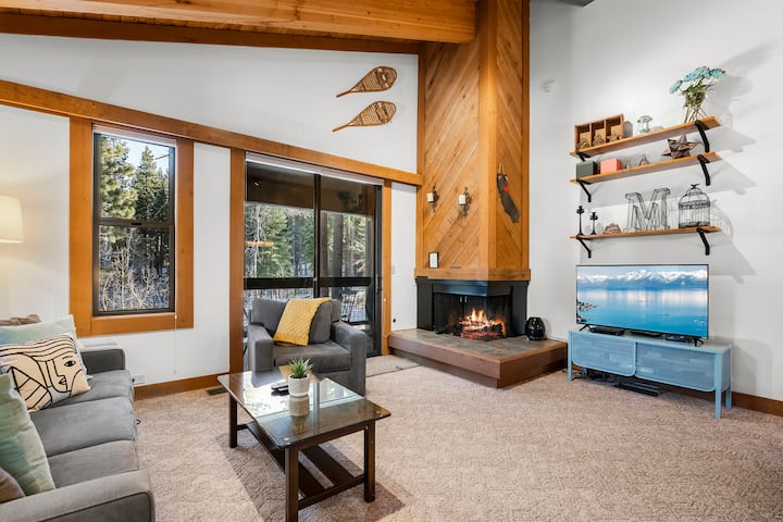 Northstar Getaway | Shuttle, Near Ski & Village - Tahoe Vista, CA