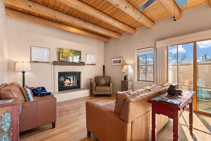 Walk To Plaza | Private Master Suite & Deck | Fami - Santa Fe, NM