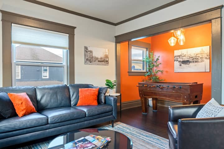 Spacious Home+games| Grand Fountain District Suite - Bellingham, WA