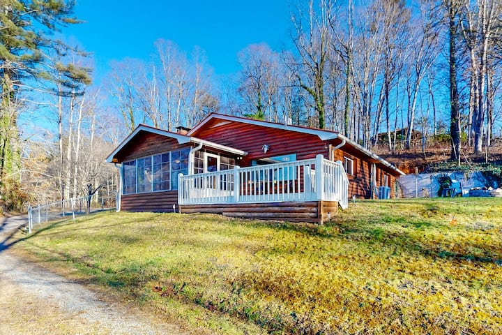 Mountain View Cabin With Firepit - Franklin, NC
