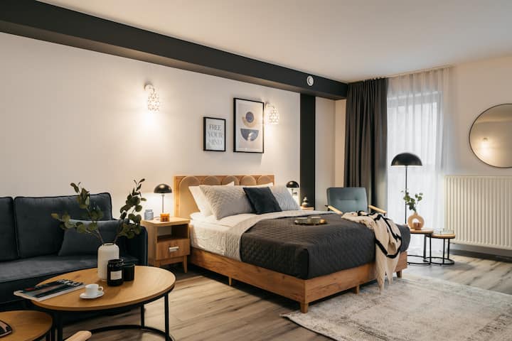 Orso Studio With King Size Bed And Sofa - Varsó